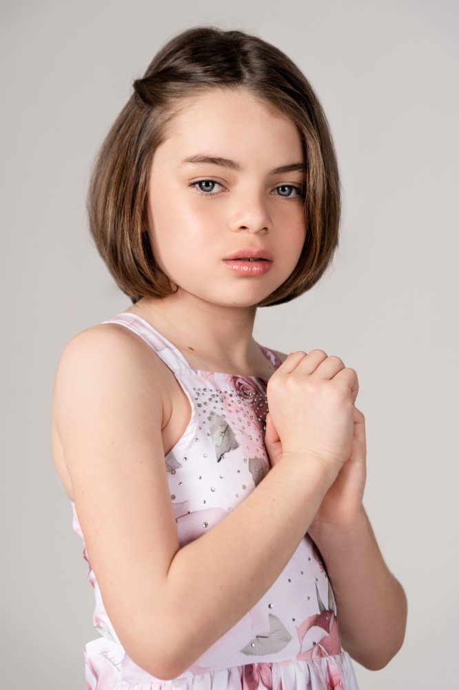 ANA JULIA ARENALES | AZ Models Agência de Modelos