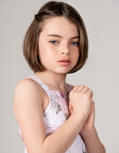 ANA JULIA ARENALES | AZ Models Agência de Modelos