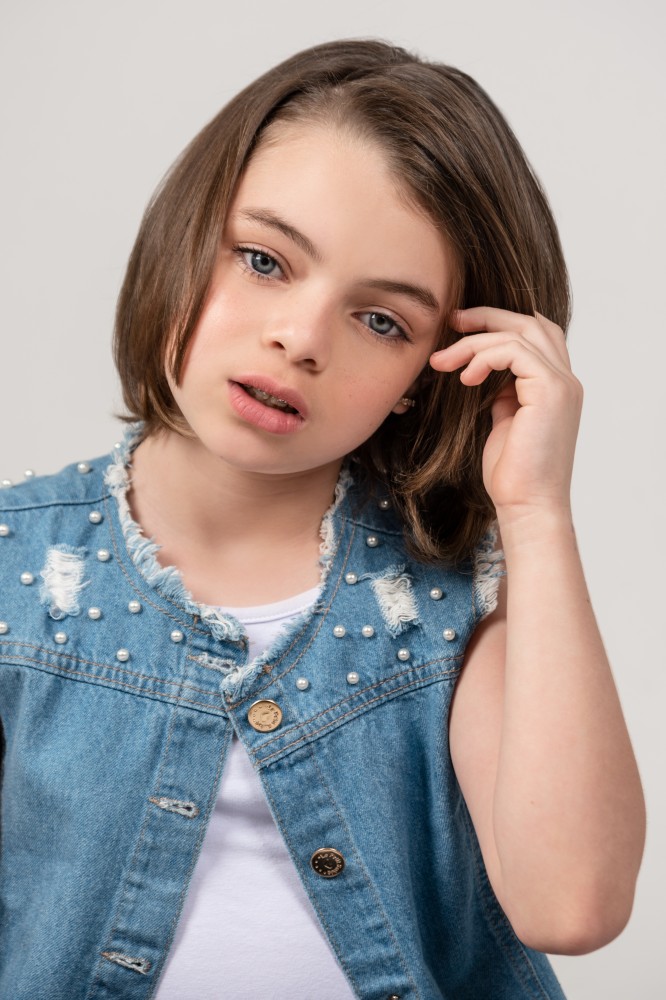 ANA JULIA ARENALES | AZ Models Agência de Modelos